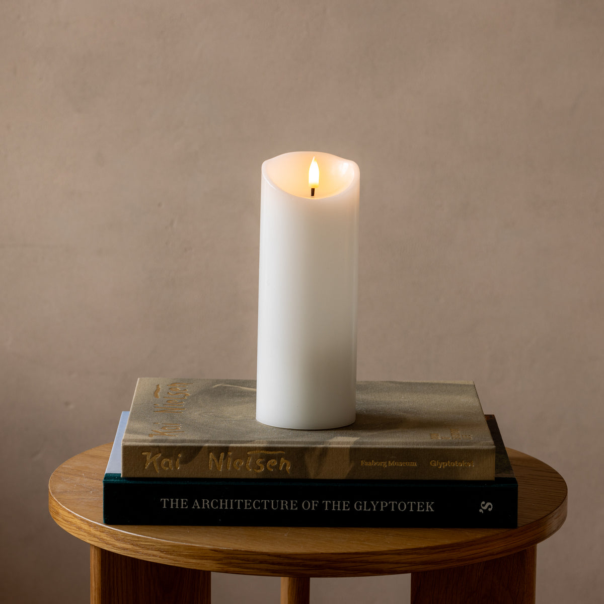Maya LED pillar candle Ø 7.5 X 20 cm – LED-nordic.com